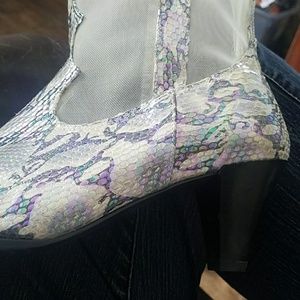 J.Renee | Shoes | J Renee Iridescent Blue Green Leather Snakeskin ...